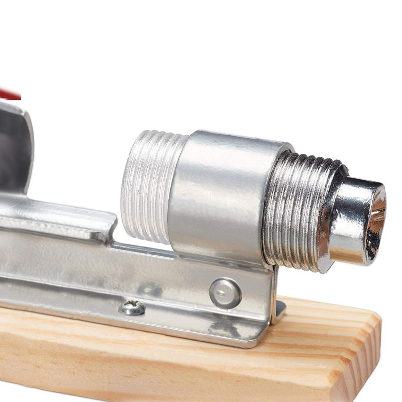 Praktischer Design Nussknacker mit Hebel - aus verchromtem Stahl